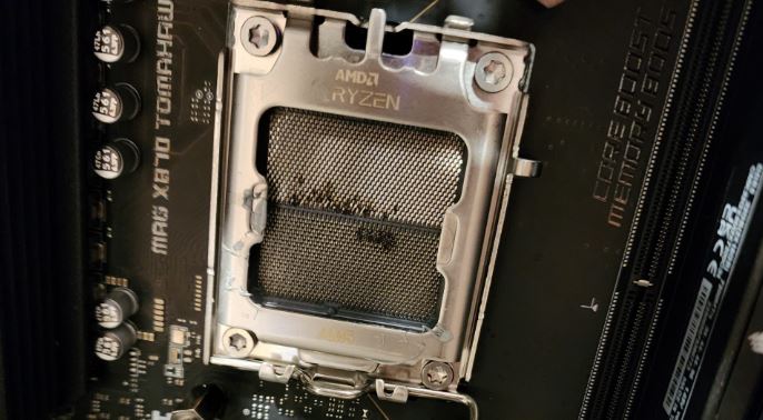 پردازنده Ryzen 7 9800X3D اولین مورد سوختن را روی مادربردی با سوکت AM5 ...